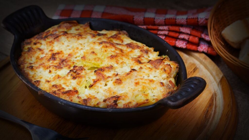 Μπακαλιάρος με κρέμα - ‘’Bacalhau com natas’’ - F&B Magazine